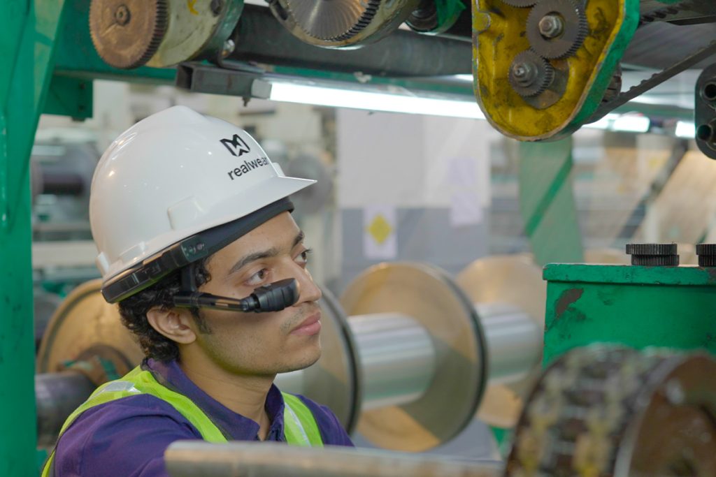 RealWear Navigator 520 - Work more efficiently with AR